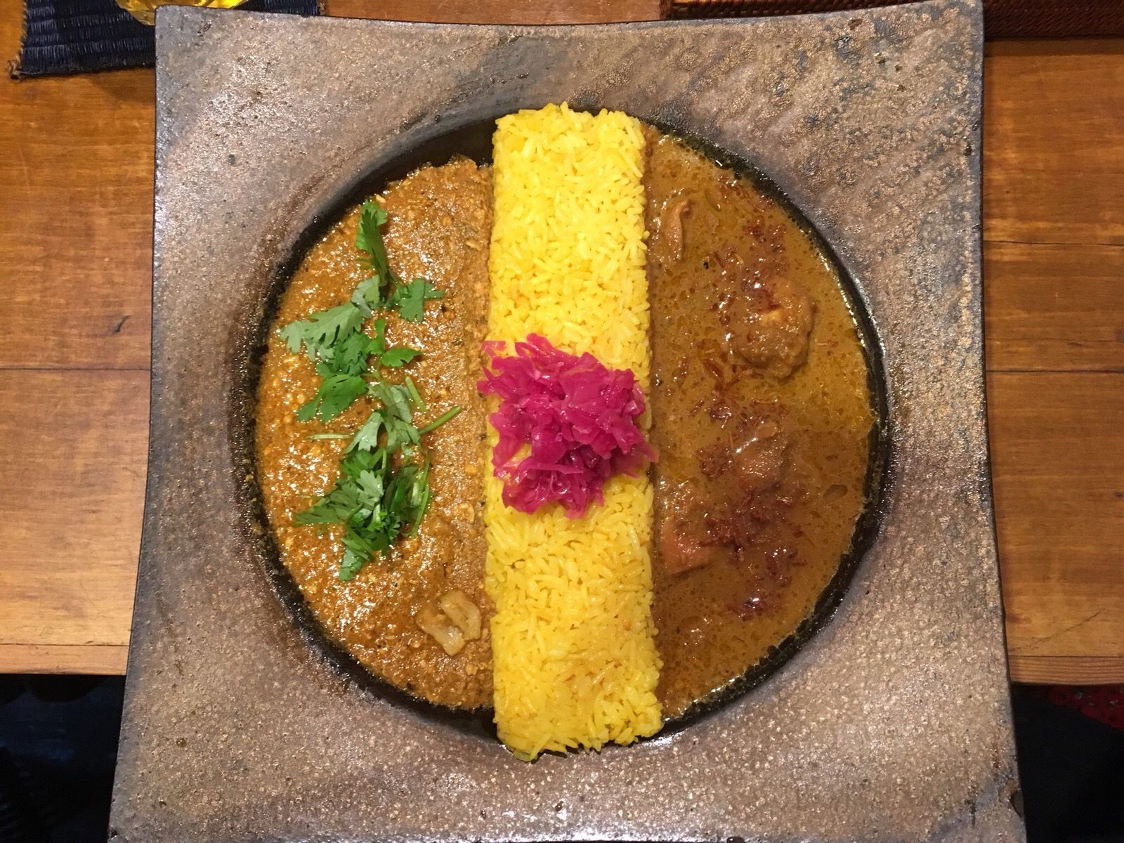 2種盛りだから美味しい＆映える！日本全国で食べられる2種盛りカレーLIST | RETRIP[リトリップ]